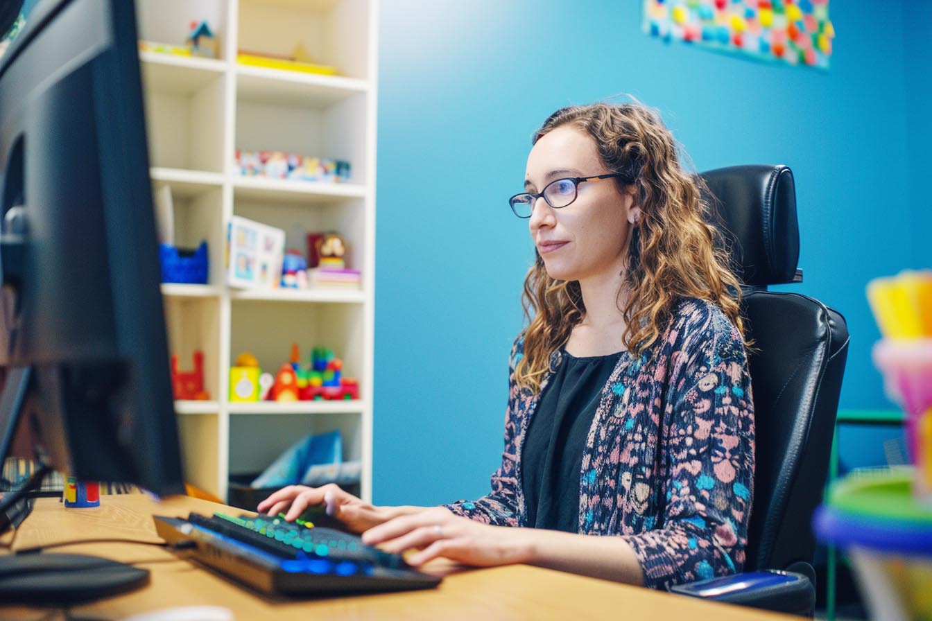 How do I complete the Registered Play Therapist (RPT) application?